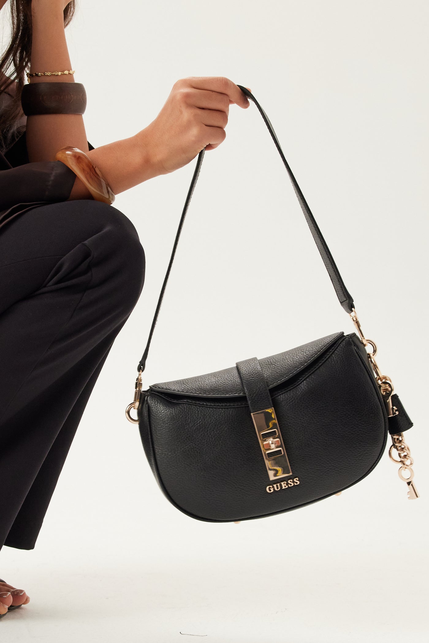 Guess - Guess - Brooke Shoulder Bag Black – Bubbleroom